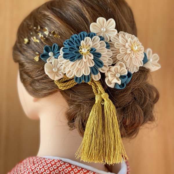 つまみ細工 髪飾り / ホワイト 青碧色 / 成人式 卒業式 結婚式 つまみ細工 髪飾り / ホワイト 青碧色 / 成人式 卒業式 結婚式