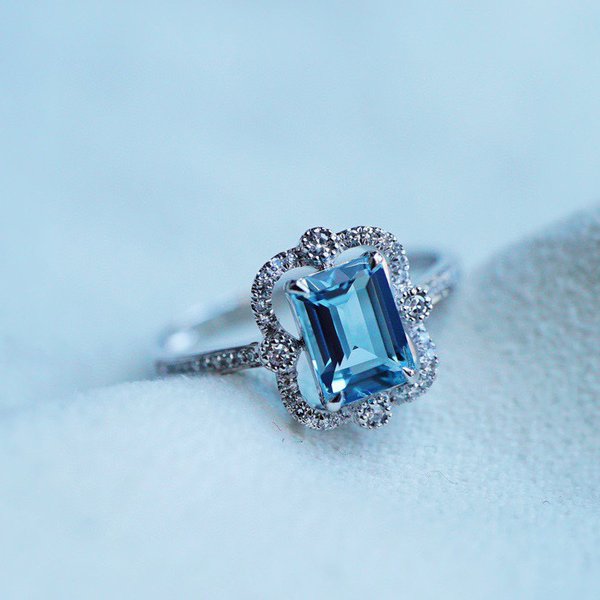 受注制作「氷雪」1ct K18 天然アクアマリン 天然ダイヤモンド 受注制作「氷雪」1ct K18 天然アクアマリン 天然ダイヤモンド