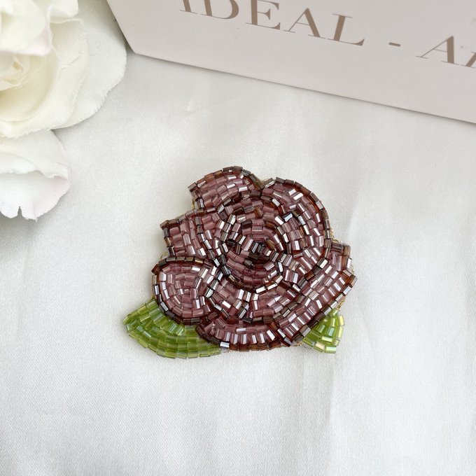 ビーズ刺繍ブローチ 『薔薇』 - Ricomama'S GALLERY | minne ビーズ刺繍ブローチ 『薔薇』 - Ricomama'S GALLERY | minne