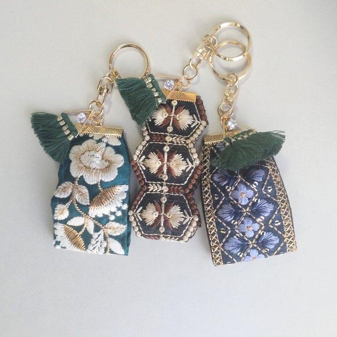刺繍 キーホルダー チャーム 廻っ 刺繍 キーホルダー チャーム 廻っ